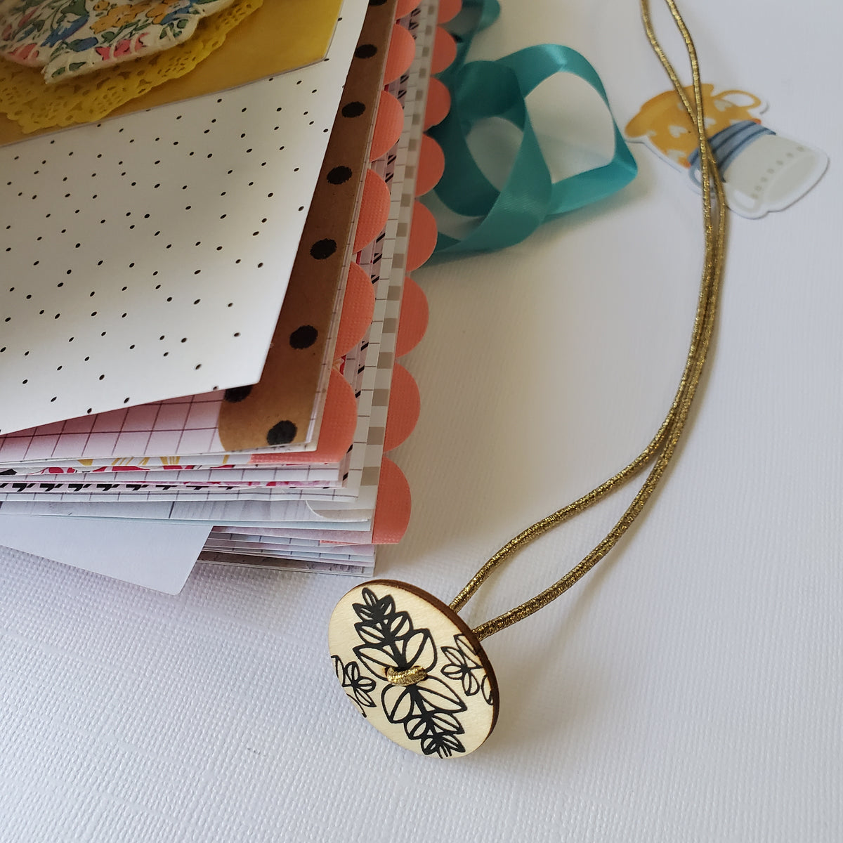 Tutorials | How to make a button and elastic notebook closure ...